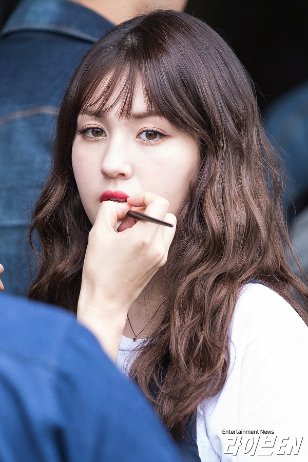 [LIVE Photo] JYP Jeon-SoMi on her way to attend ‘Idol Operation Team’ & ‘Let’s Only Walk the ...