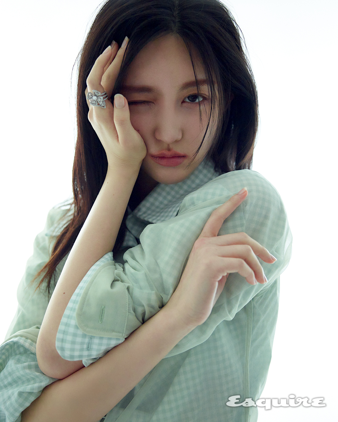 아이브 가을, 에스콰이어 화보서 독보적 매력… 팬콘 준비 스포