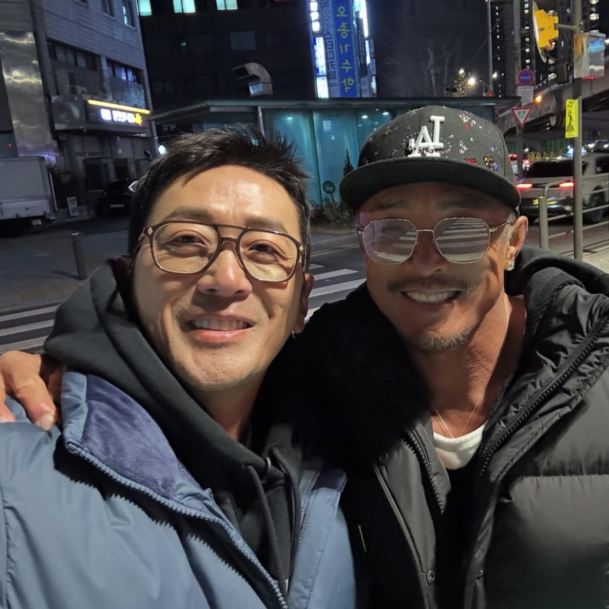 Ha Jung-woo Dominates the Spotlight with All-Out Promotion for ‘Lobby’