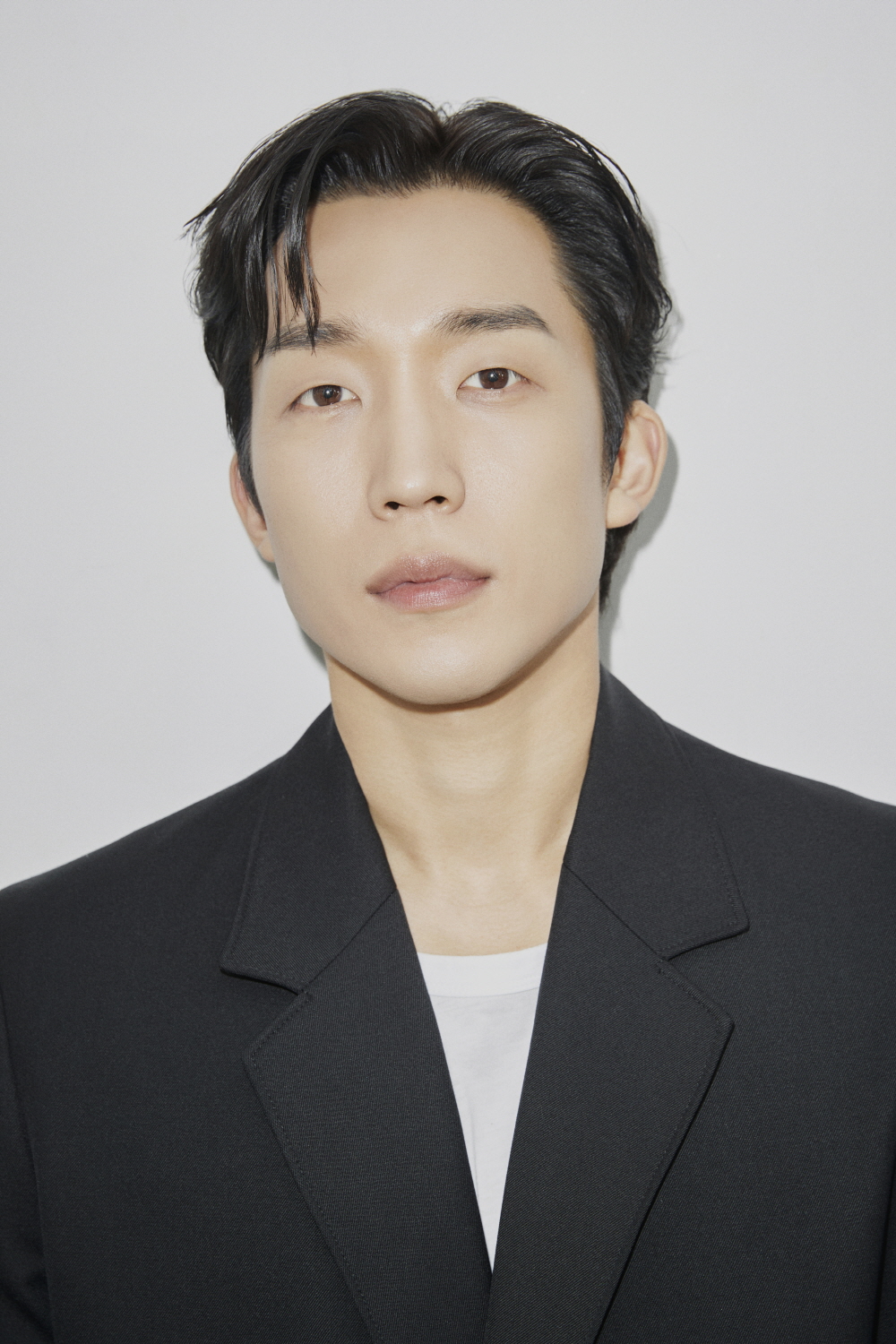 Lee Sang-yi Signs Exclusive Contract With Chorokbaem Entertainment ...